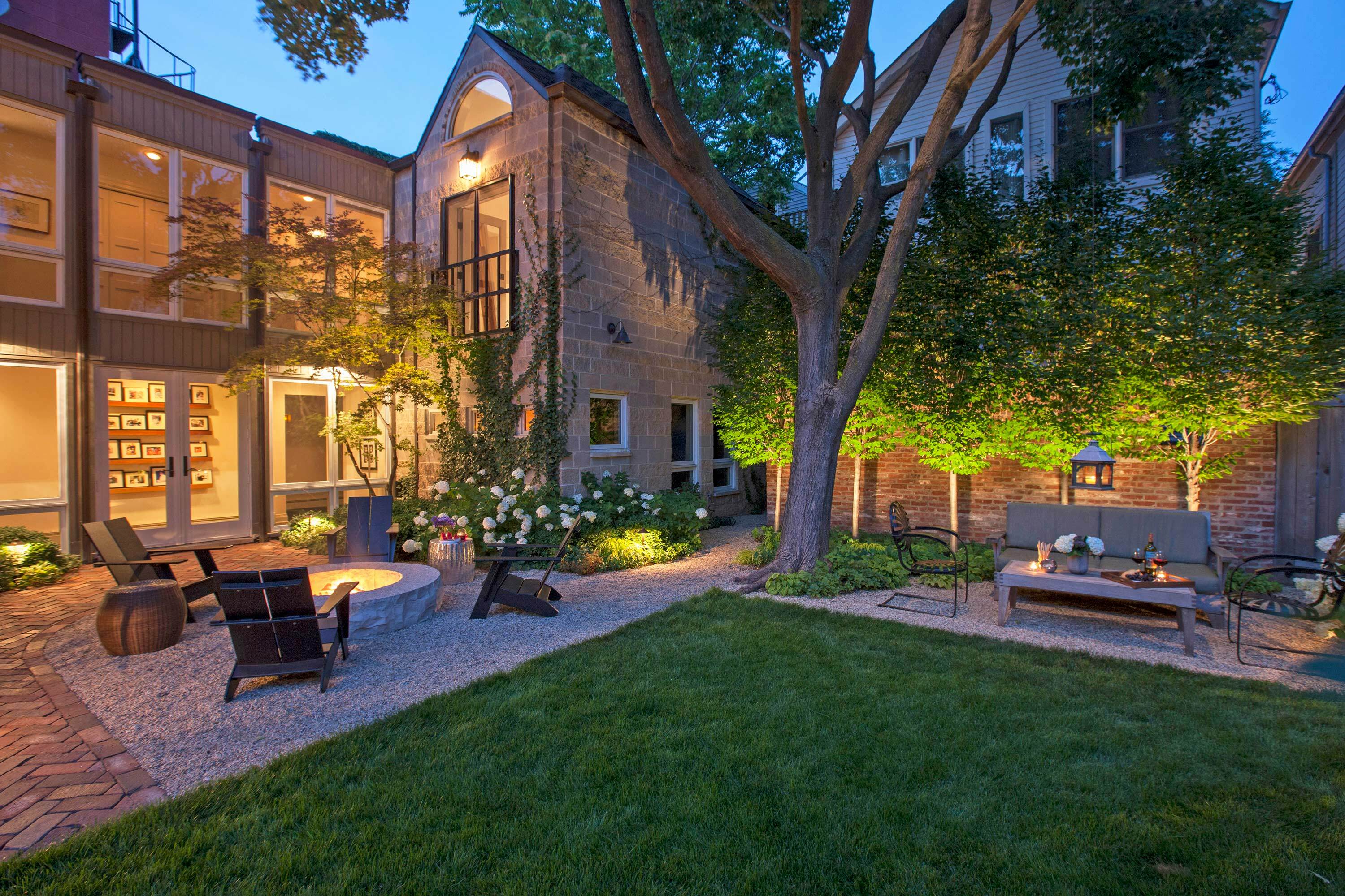 Hoerr Schaudt | Old Town Courtyard